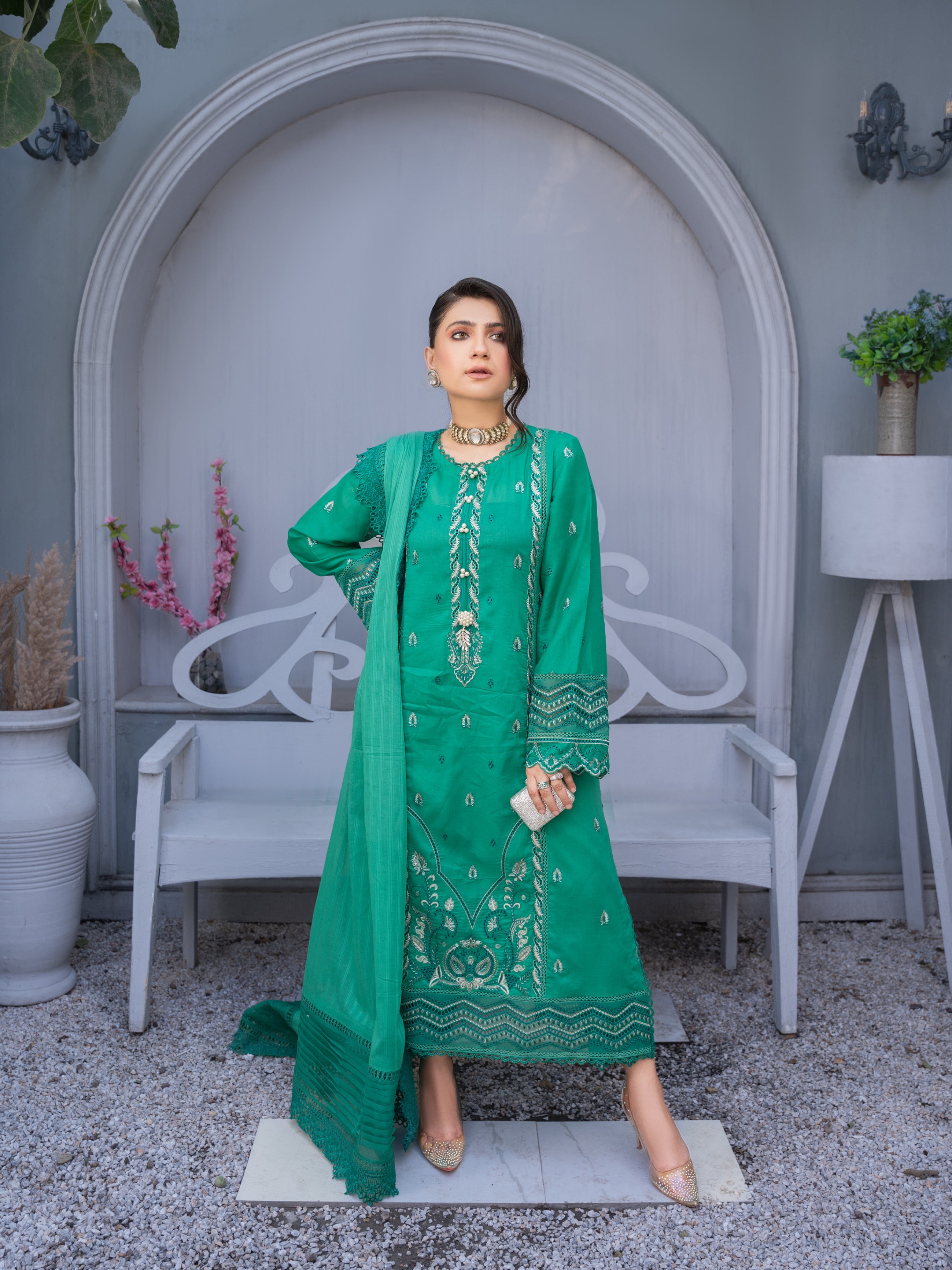 Emerald leaves – Fatima Mustafa